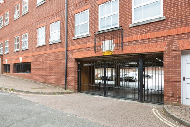 3 bed flat for sale in Little Victoria Street, Basingstoke, Hampshire ...