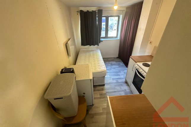 Brecon Close, Mitcham CR4, studio to rent - 62425155 | PrimeLocation