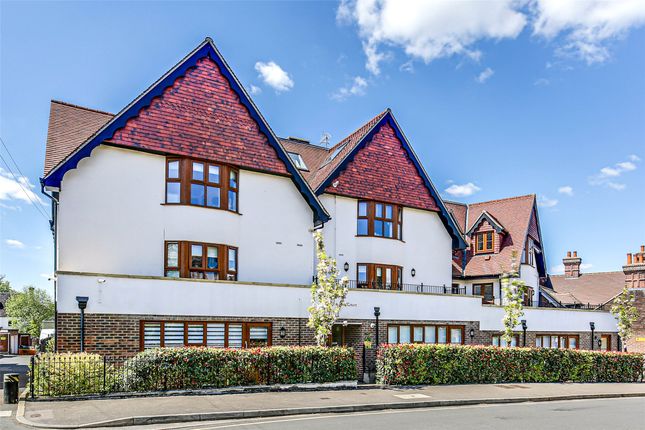Hoskins Road, Oxted RH8, 2 bedroom flat for sale - 63368420 | PrimeLocation