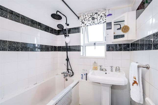 2 Bed Maisonette For Sale In Maydeb Court Whalebone Lane South