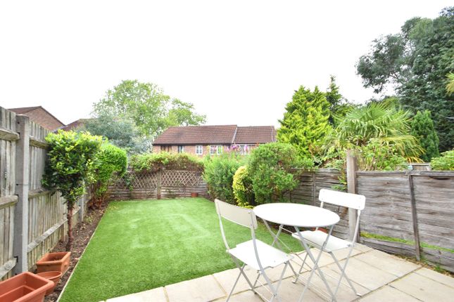 Finnart Close, Weybridge KT13, 2 bedroom terraced house for sale ...