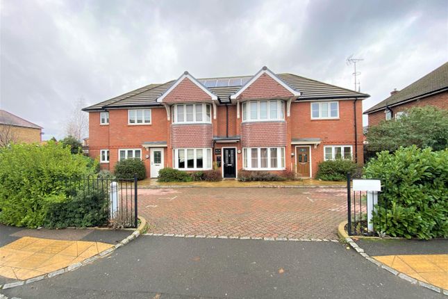 Homes for Sale in Wood End Green Road, Hayes UB3 - Buy Property in Wood ...