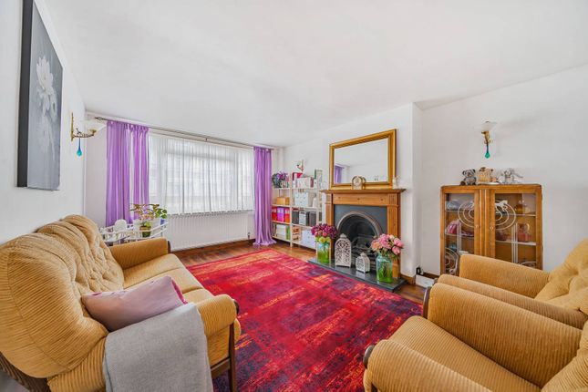 Manor Vale, Boston Manor, Brentford TW8, 2 bedroom flat for sale ...