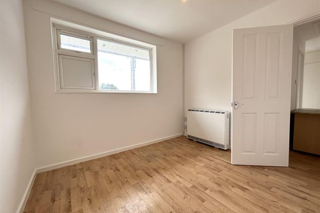 Market Square, Sandy SG19, 2 bedroom flat to rent - 68140550 ...