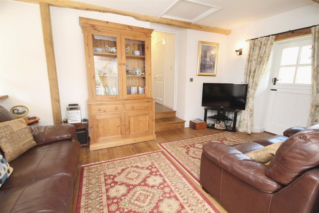 Middleton, Freshwater PO40, 4 bedroom farmhouse for sale - 66551469 ...