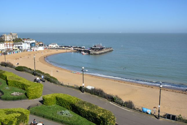 17 Victoria Parade, Broadstairs CT10, 2 bedroom flat for sale ...