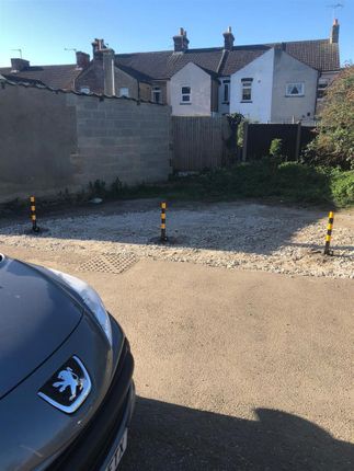 Malling Road, Snodland ME6, parking/garage to rent - 63879418 ...