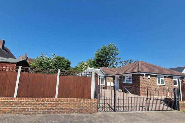 Covey Hall Road, Snodland, Kent. ME6, 2 bedroom detached bungalow to ...
