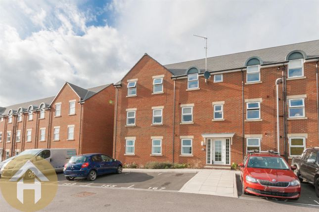 Cloatley Crescent, Royal Wootton Bassett, Swindon SN4, 2 bedroom flat ...