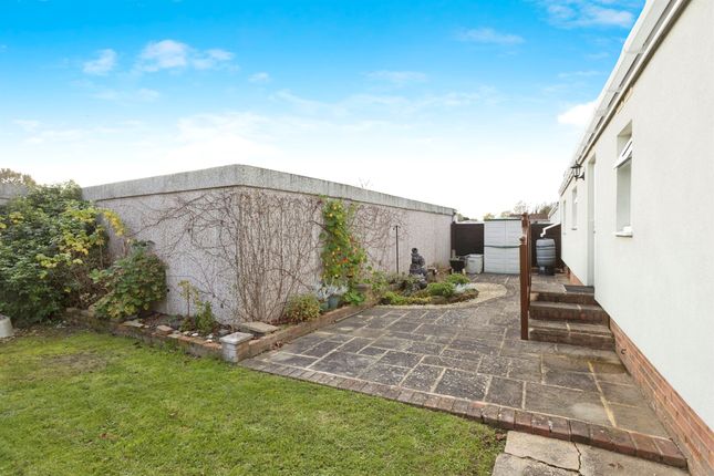 Laburnum Court, Smallfield, Horley RH6, 2 bedroom property for sale ...