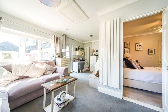 Upnor Road, Lower Upnor, Kent ME2, 4 bedroom semi-detached house for ...