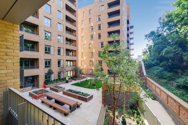 Alexandra Gate, Harringay N8, 2 bedroom flat for sale - 68224042 ...