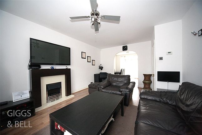 Blenheim Crescent Luton Bedfordshire Lu3 4 Bedroom Semi Detached