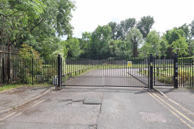 Exchange Walk, Pinner HA5, 2 bedroom flat for sale - 70502859 ...