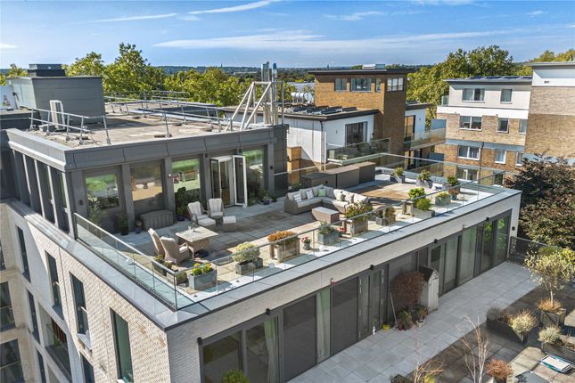 Chiswick High Road, Chiswick, London W4, 3 bedroom flat for sale ...