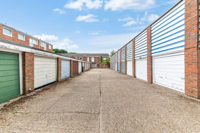 Harrison Close, Reigate RH2, 2 bedroom maisonette for sale - 70560923 ...