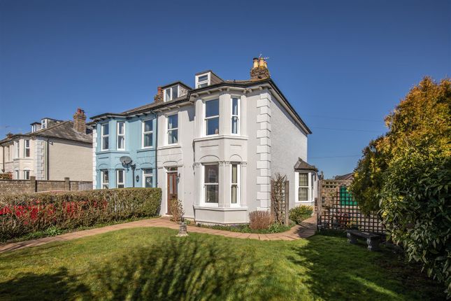 Framfield Road Uckfield Tn22 3 Bedroom Semi Detached House For Sale