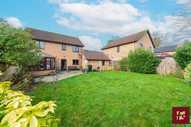 Chaucer Road, Crowthorne RG45, 4 bedroom detached house for sale ...