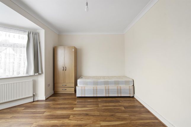 5 Bed Semi Detached House For Sale In Norfolk Avenue Palmers Green N13