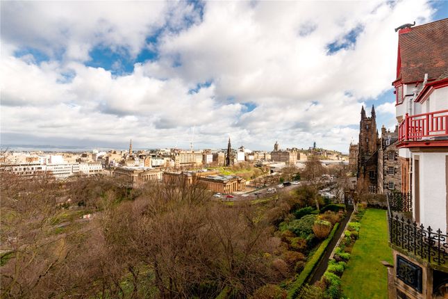 11/1 Ramsay Garden, Old Town, Edinburgh EH1, 4 bedroom flat for sale ...