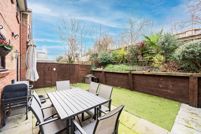 Tower Hamlets, Tower Hamlets, London E14, 3 bedroom property for sale ...