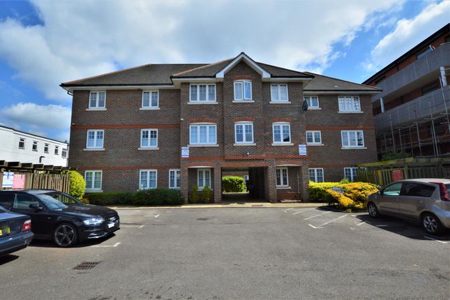 Fieldview Court, Farnham Road, Slough SL1, 2 bedroom flat for sale ...
