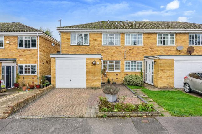 Houses For Sale In Pine Drive Finchampstead Wokingham Rg40 Pine