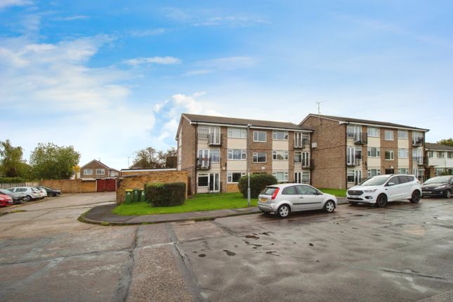 Worcester Drive, Rayleigh, Essex SS6, 2 bedroom flat for sale ...