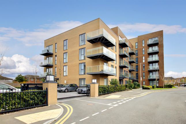 Homes for Sale in Barham Avenue, Elstree, Borehamwood WD6 - Buy ...