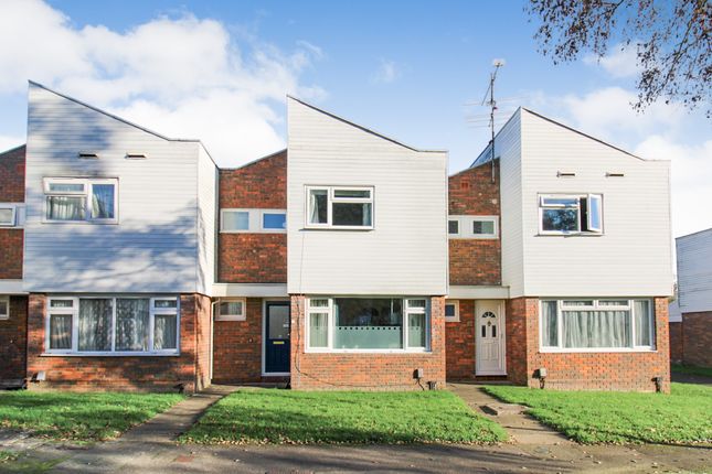Lulworth Close Farnborough Gu14 3 Bedroom Terraced House For Sale