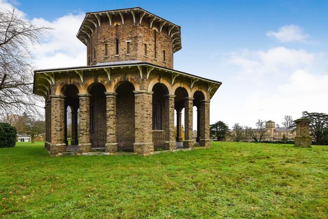 Royal Drive, London N11, 3 bedroom semi-detached house to rent ...