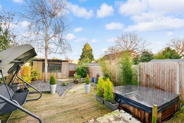 Maidstone Road Rochester Kent Me1 2 Bedroom Terraced House For Sale