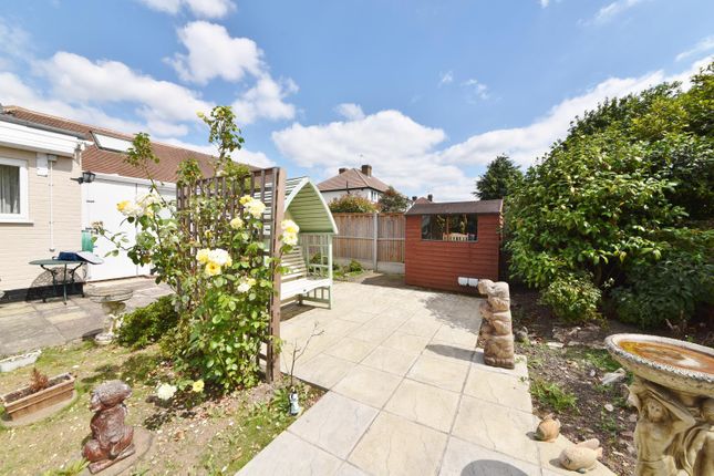 Waverley Avenue Whitton Twickenham Tw2 2 Bedroom Bungalow For Sale