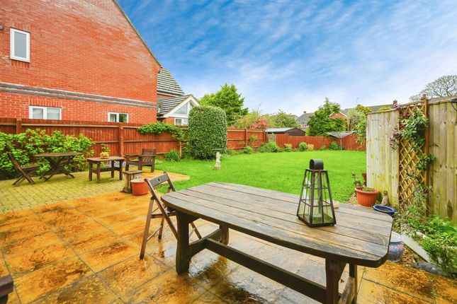 Hamilton Close, Bicester OX26, 3 bedroom semi-detached house for sale ...