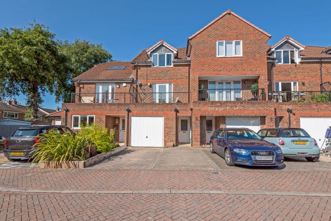 3 bed terraced house for sale in Dew Pond Close, Horsham RH13 - Zoopla