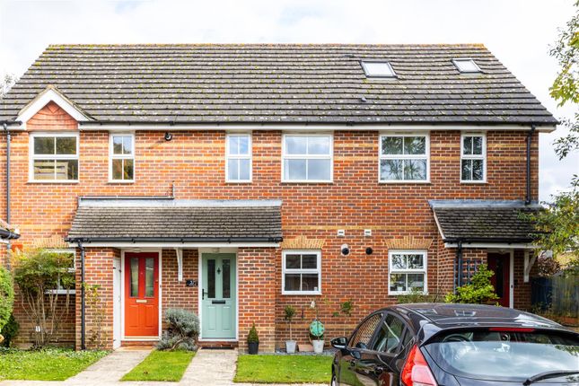 Shire Place, Redhill RH1, 2 bedroom terraced house for sale - 68518790 ...