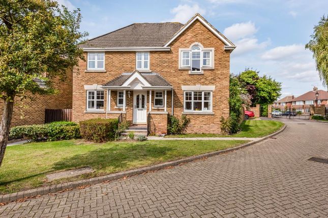 Houses for Sale in Thames Side, Staines TW18 - Thames Side, Staines ...
