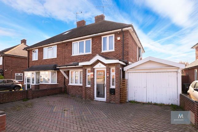 Finchingfield Avenue Woodford Green Ig8 3 Bedroom Semi Detached House