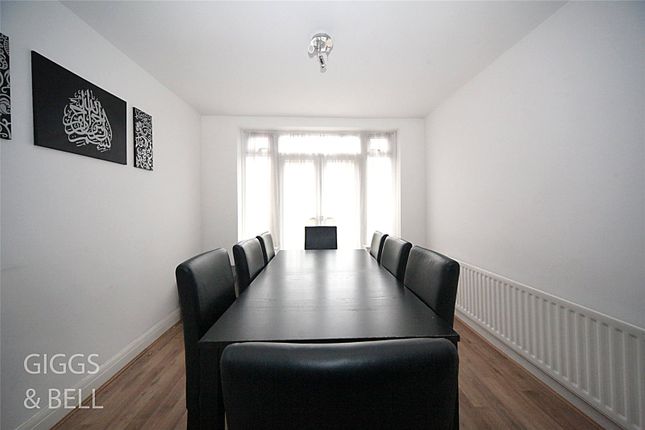 Blenheim Crescent Luton Bedfordshire Lu3 4 Bedroom Semi Detached