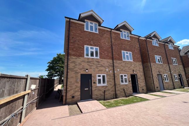 Tithe Farm Road, Houghton Regis, Dunstable LU5, 4 bedroom semi-detached ...