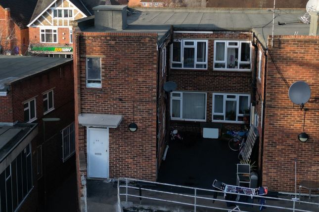 Station Road, Addlestone, Surrey KT15, 2 bedroom flat for sale ...