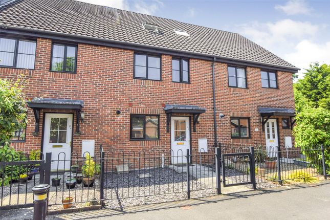 Trafalgar Villas Brownsover Road Farnborough Gu14 3 Bedroom Terraced