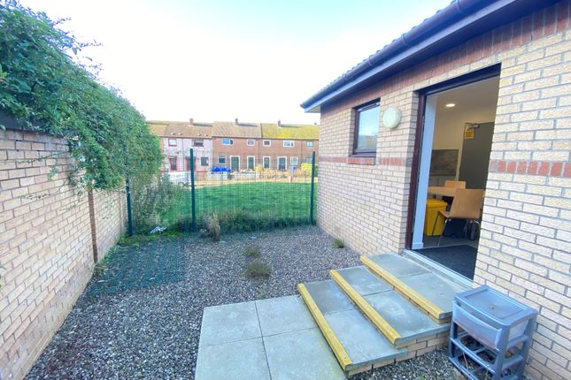 60 Finlarig Terrace, Fintry, Dundee DD4, retail premises to let ...