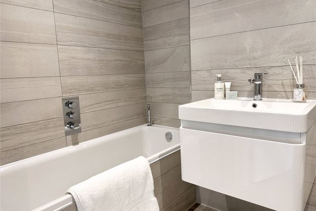 Ramparts, Wilton Road, Salisbury, Wiltshire SP2, 2 bedroom flat for sale - 66085117 | PrimeLocation