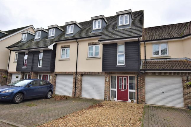 4 bed town house for sale in Scholars Walk, Farnborough GU14 - Zoopla