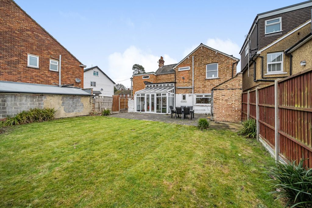 Conquest Road, Addlestone, Surrey KT15, 3 bed detached house for sale ...