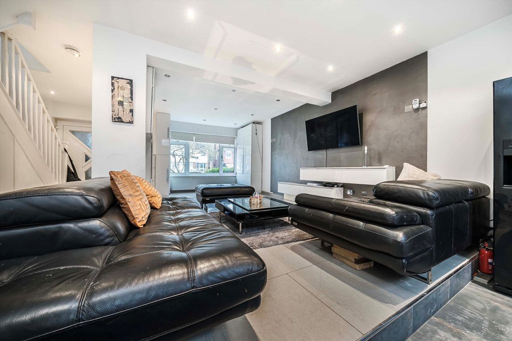 Lynton Close, Isleworth TW7, 6 bed semi-detached house for sale, £ ...