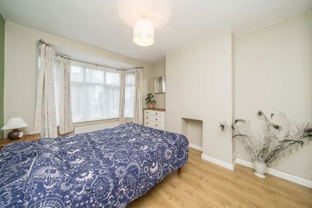 Grove Close, Kingston Upon Thames KT1, 2 bed maisonette for sale, £ ...