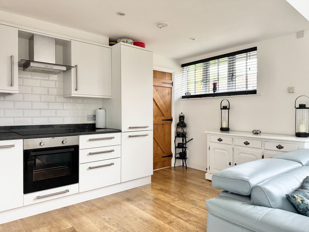 The Courtyard, Liscombe Park, Soulbury LU7, 2 bed barn conversion for ...