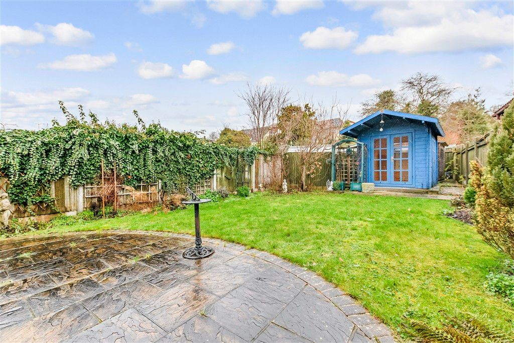 Arcadia Road, Meopham, Kent DA13, 3 bed detached bungalow for sale, £ ...